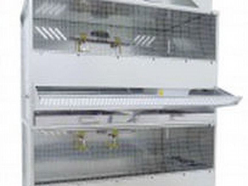 Клетка для кур-несушек с кормушкой на 25 кг