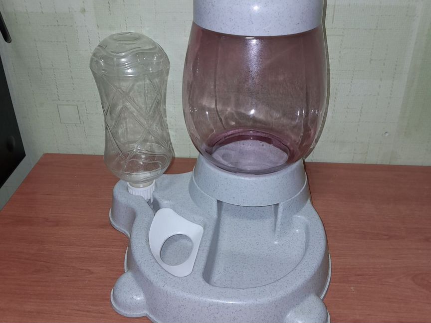 Автоматическая кормушка-поилка для кошек и собак