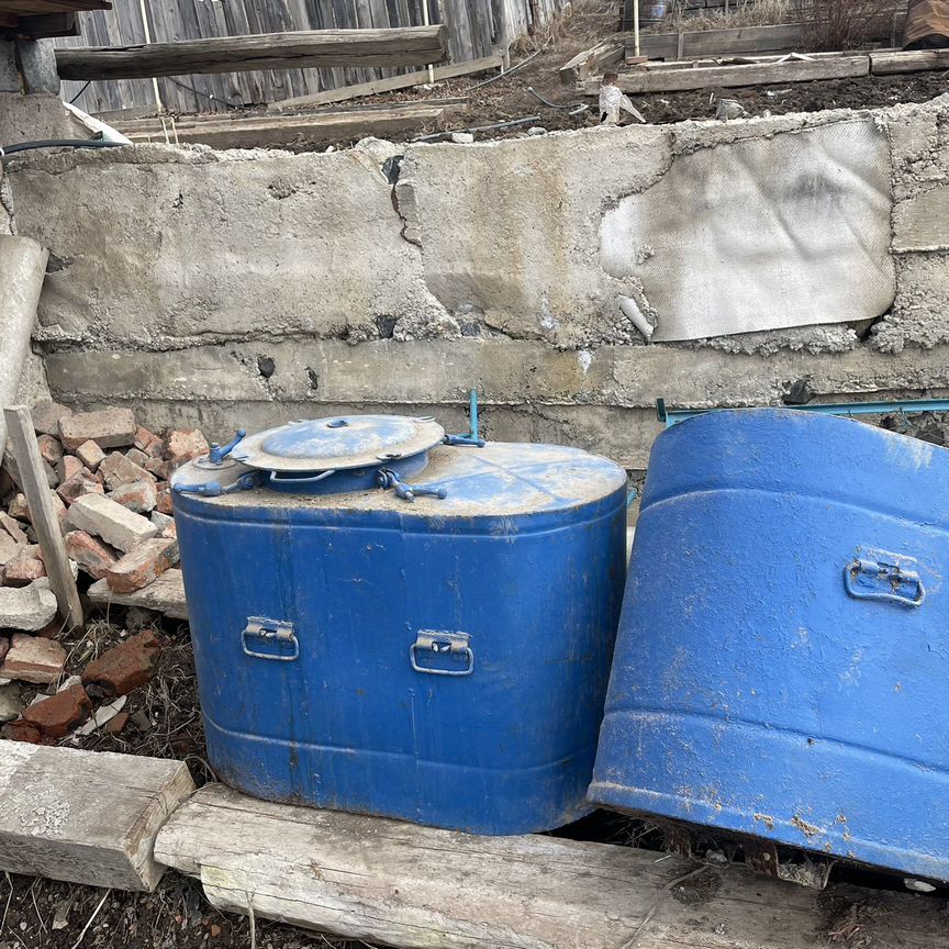 Баки под корм,зерно