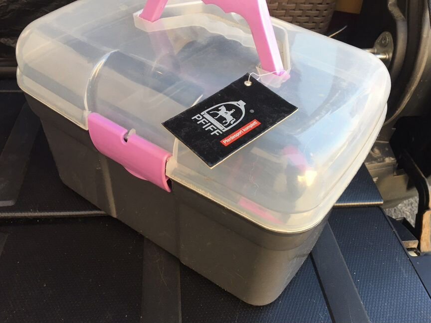 Ящик для щёток конный Pfiff