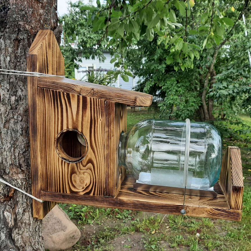 Кормушка для птиц и белок