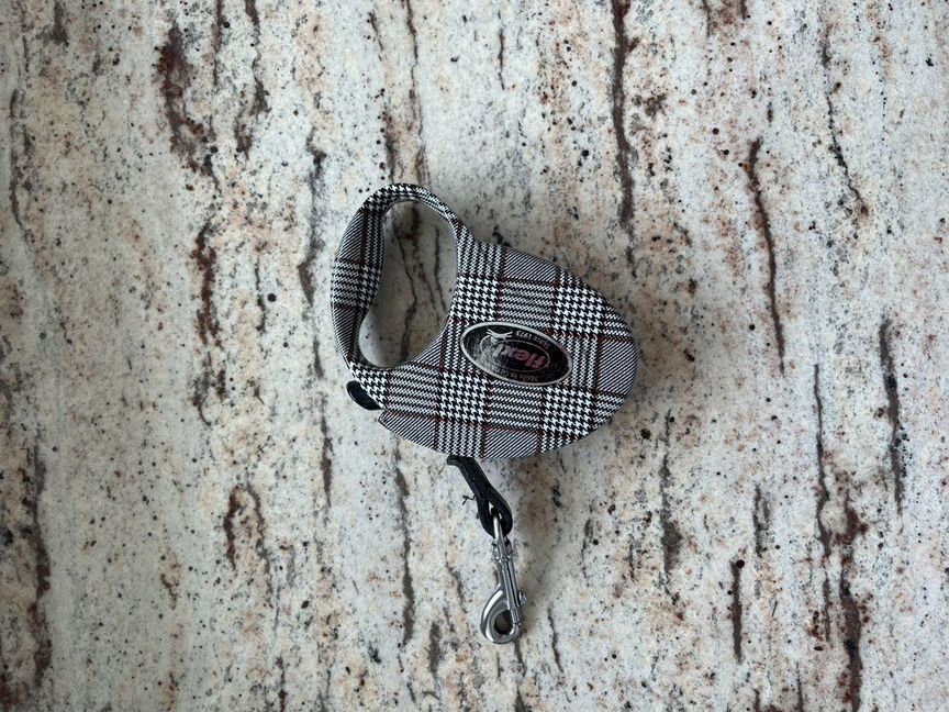 Поводок и вещи для маленькой собаки(пакетом)