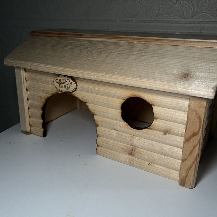 Домик для животных деревянный