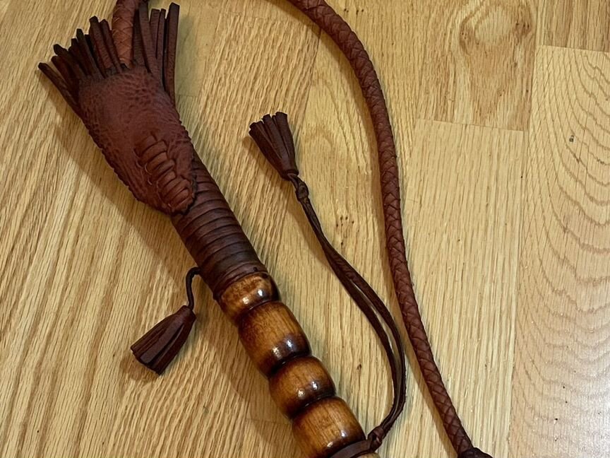 Плетка кожаная (кнут)