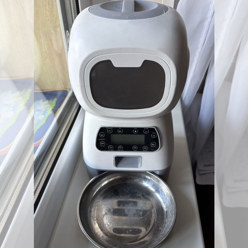 Автоматическая кормушка для кошек и собак