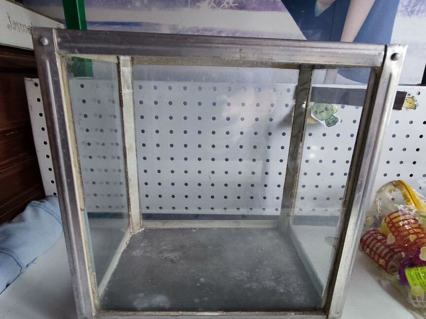 Аквариум в алюминиевой оправке