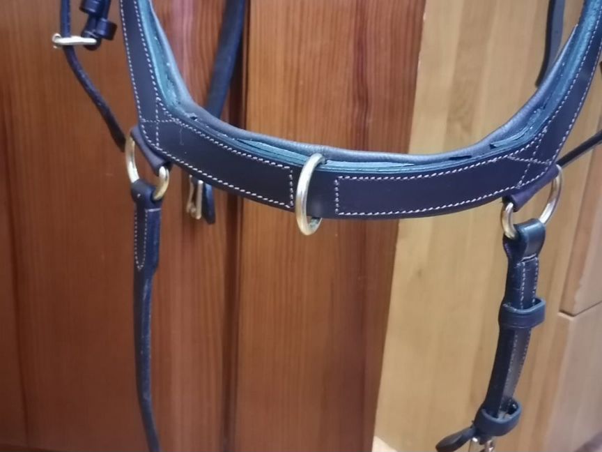 Уздечка для лошади новая