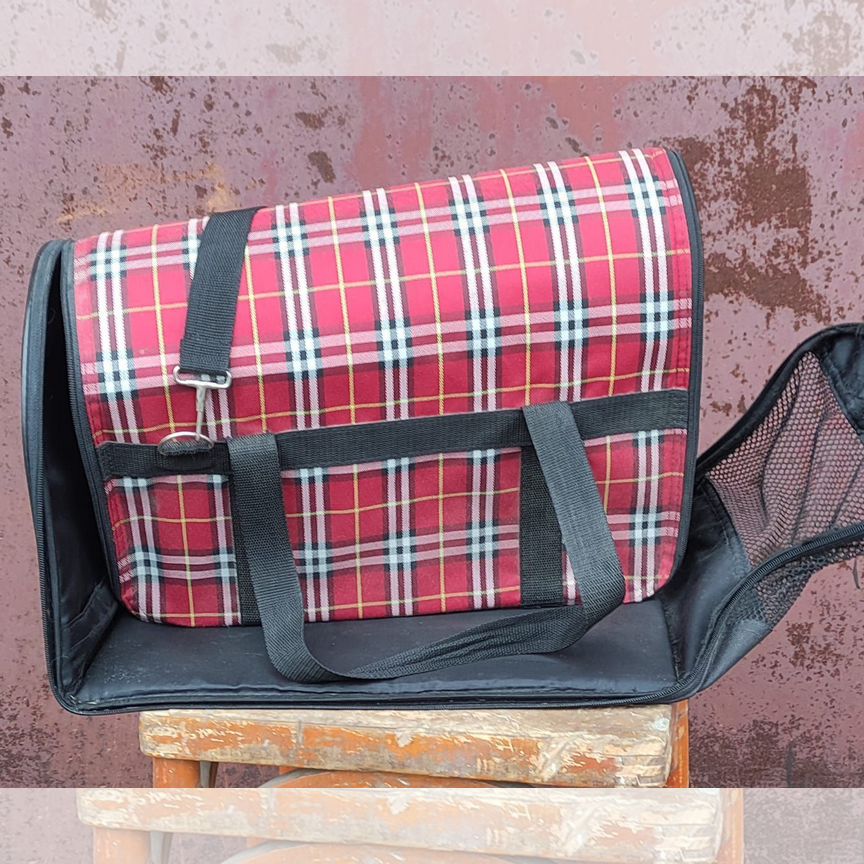 Переноска для кошек и маленьких собак