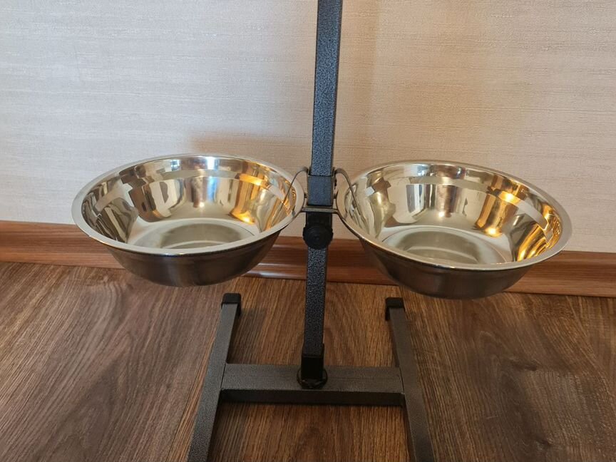 Стойка с мисками для животных