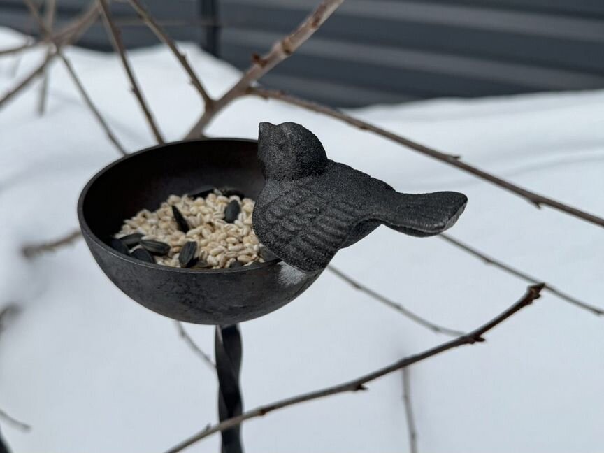 Кормушка для птиц из металла