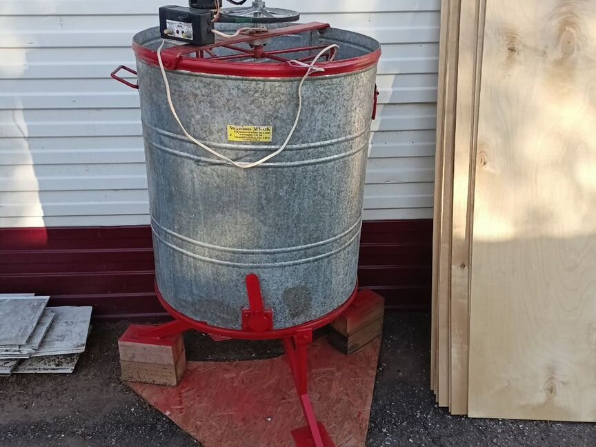 Медогонка 4 рамочная электрическая