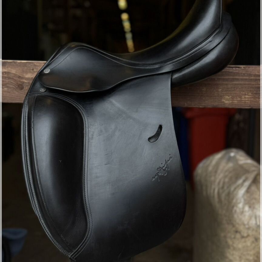 Седло выездковое Equipe Emporio 17