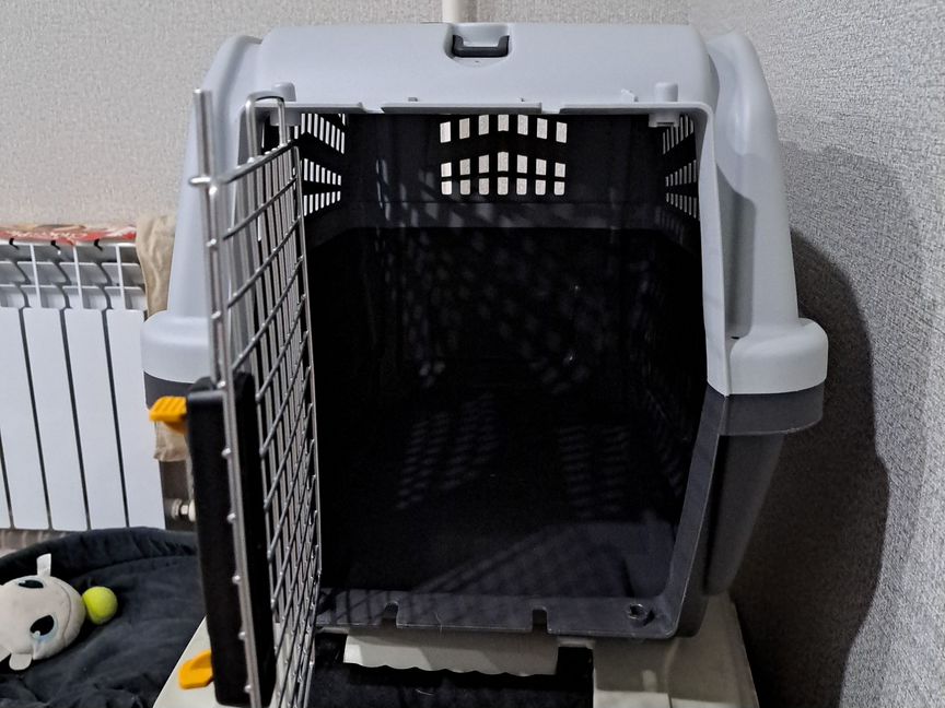 Переноска для собак и кошек