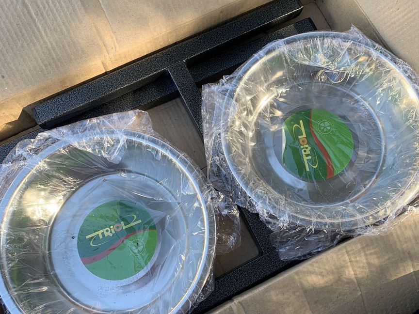 Стойка с мисками для животных