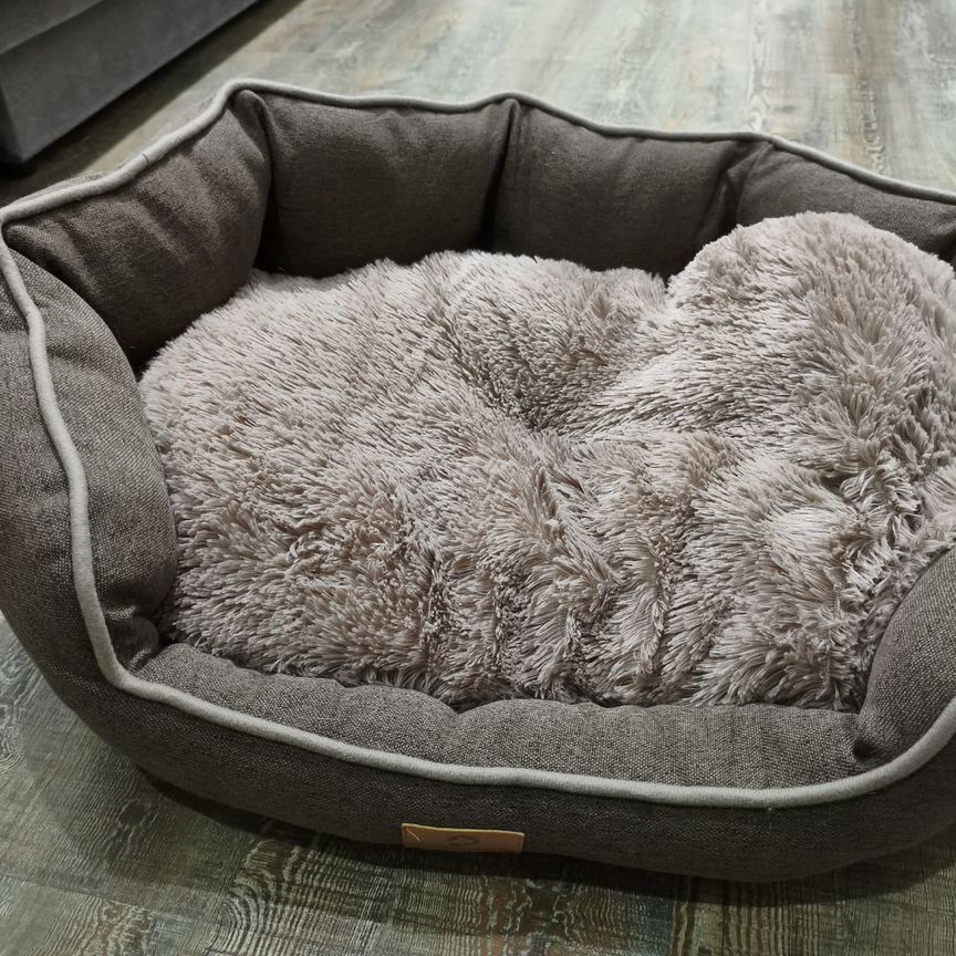 Лежанка для кошек новая