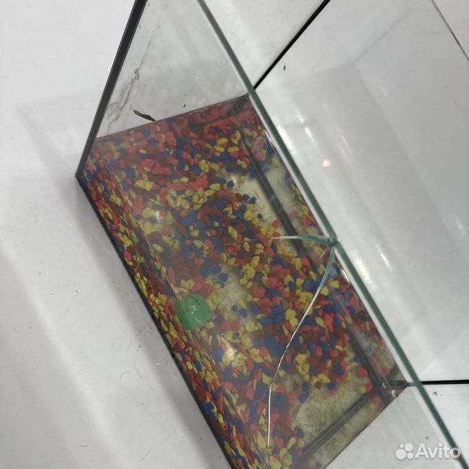 Аквариум с трещиной