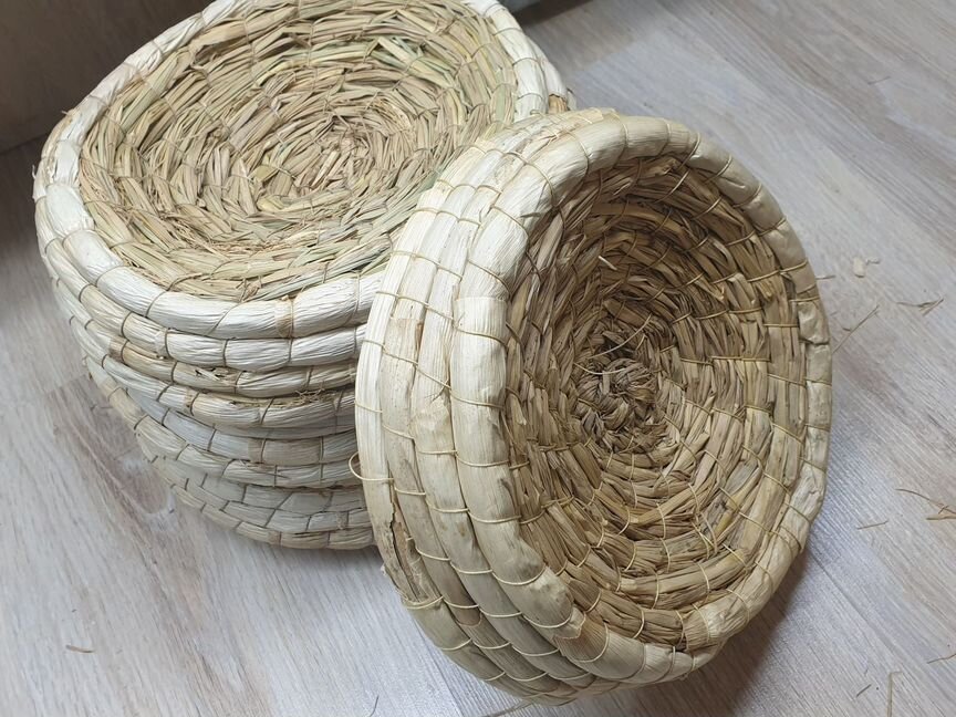 Гнездо из соломы
