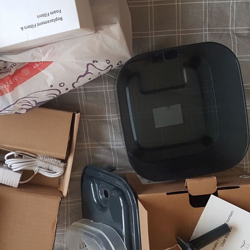 Фонтан поилка для кошек Colby WF01