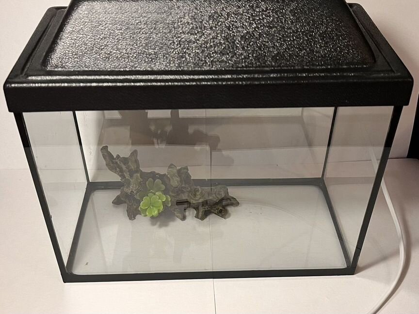 Акваривум 10 литров в хорошем состоянии