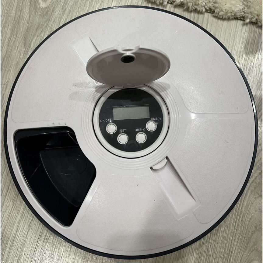 Автоматическая кормушка для кошек и собак