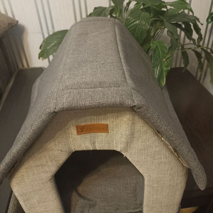 Домик для кошки или маленькой собаки