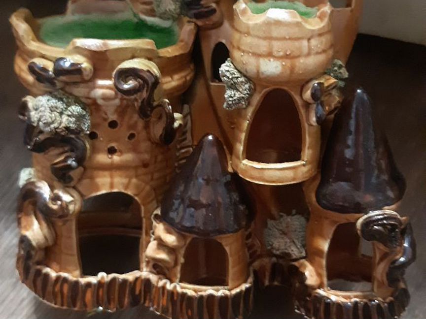 Замок в аквариум. Сомики