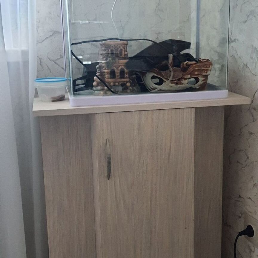 Продам аквариум 43 литра с декор. и тумбой