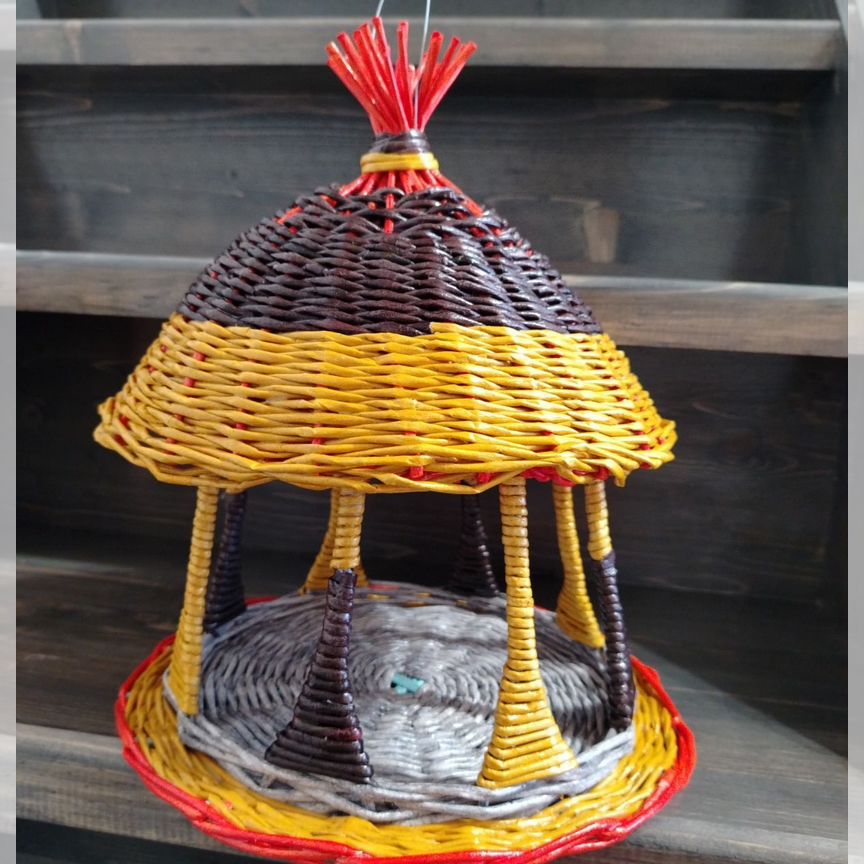 Кормушка (домик для птиц)из бумажной лозы