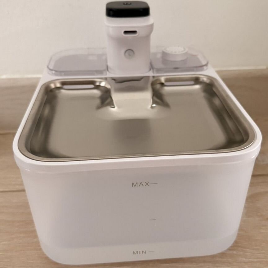 Фонтан поилка для кошек с датчиком движения