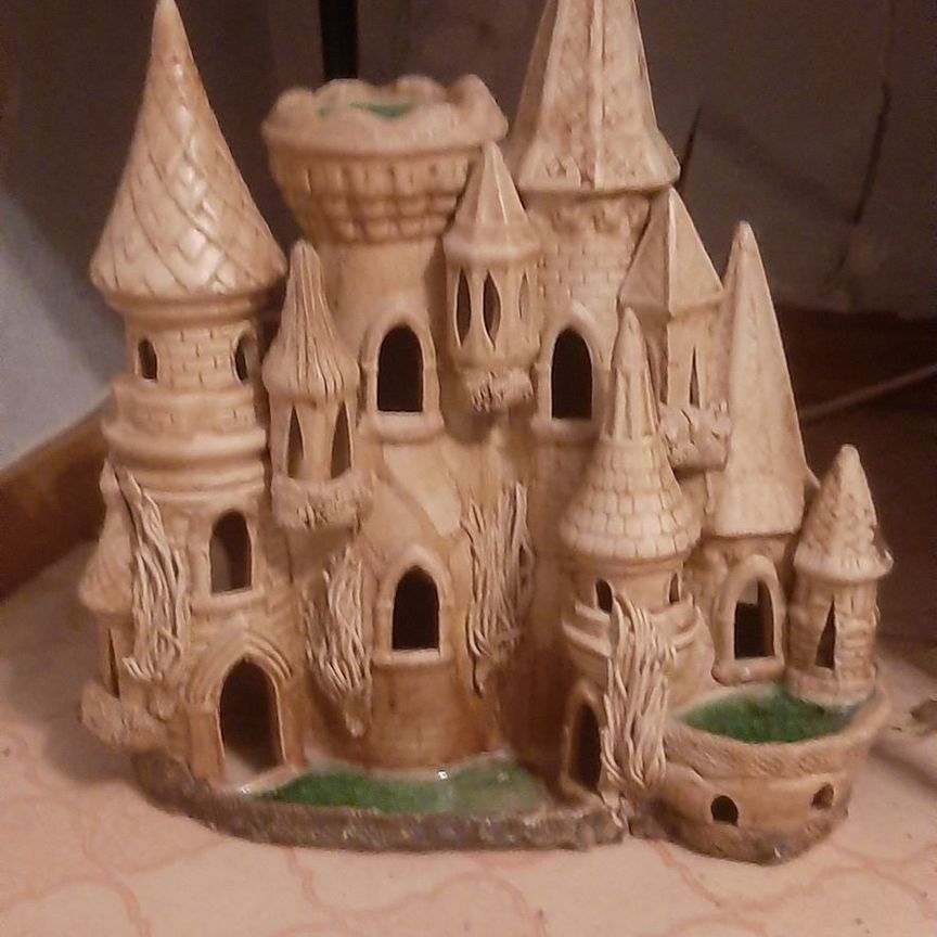 Большой замок в аквариум