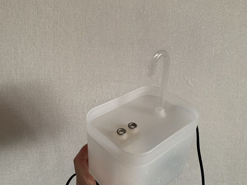 Кошачий фонтан-поилка