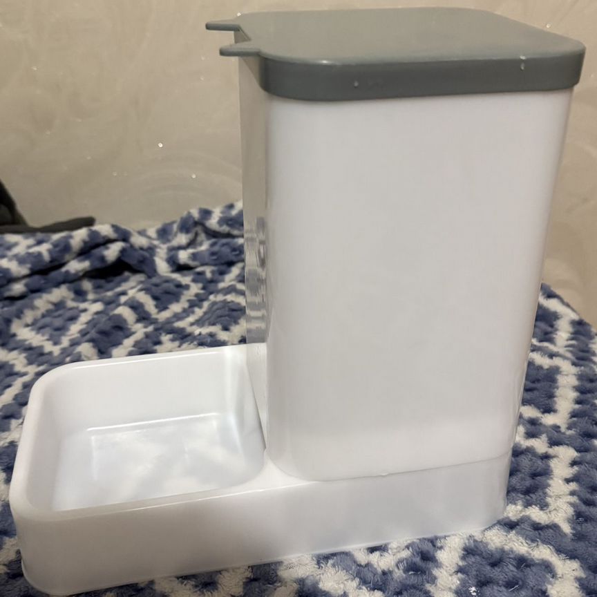 Кормушка для животных