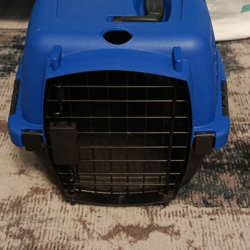 Переноска для животных с пластиковой дверью