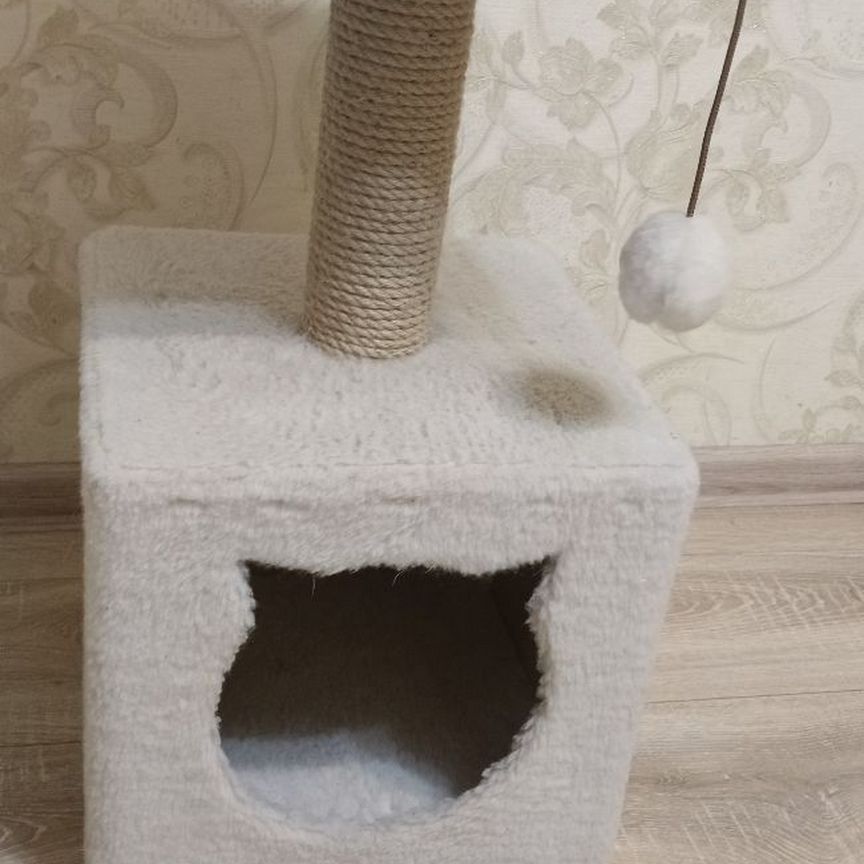 Домик для кошки с когтеточкой, лежанкой и игрушкой