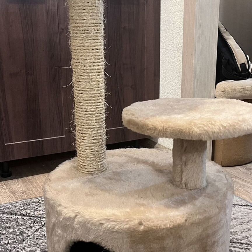 Кошачий домик с когтеточкой