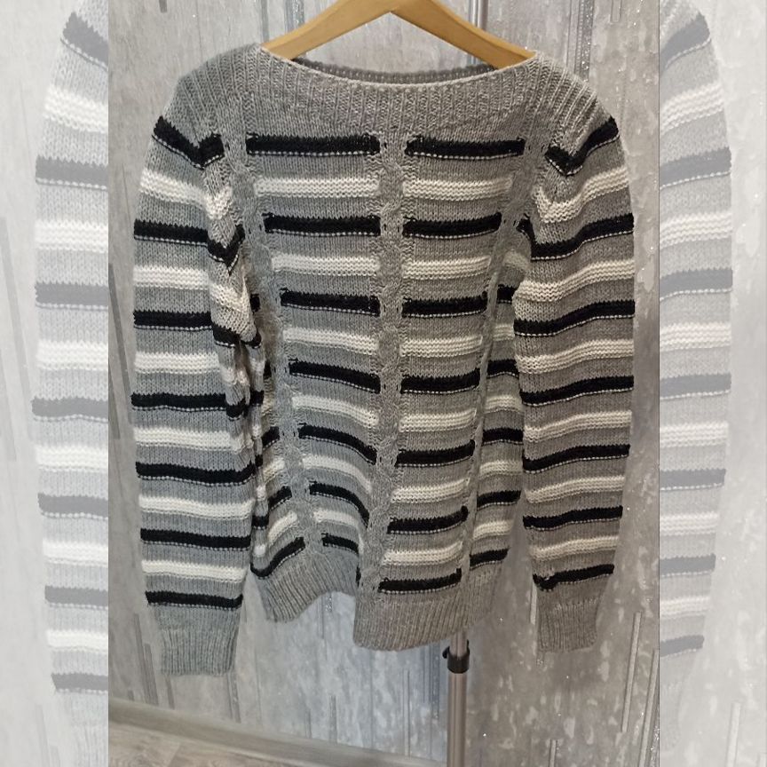 Свитер женский