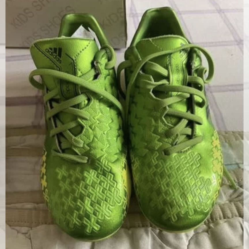 Футбольные бутсы